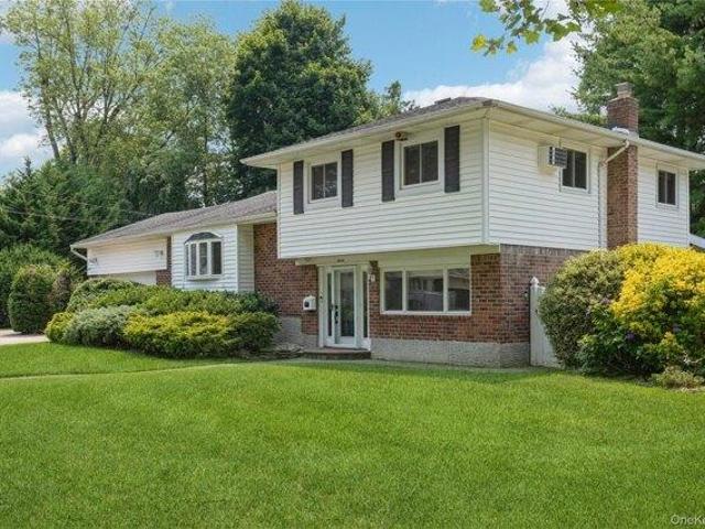 house with 4 bedroom, Commack NY ES104906619