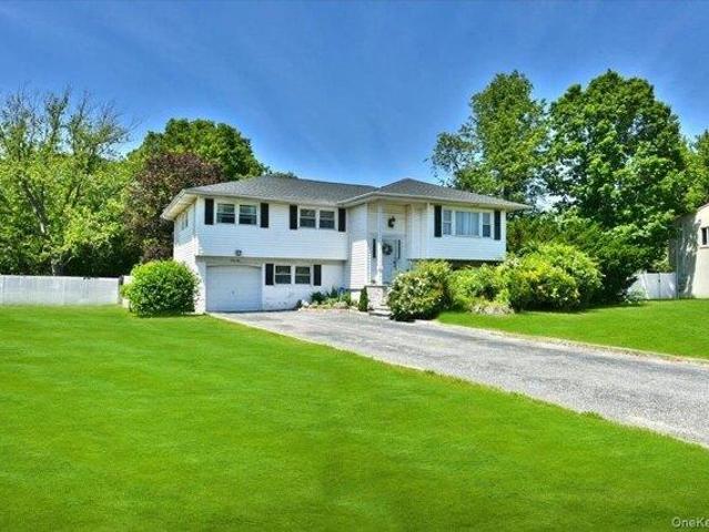 house with 4 bedroom, Commack NY ES104921824