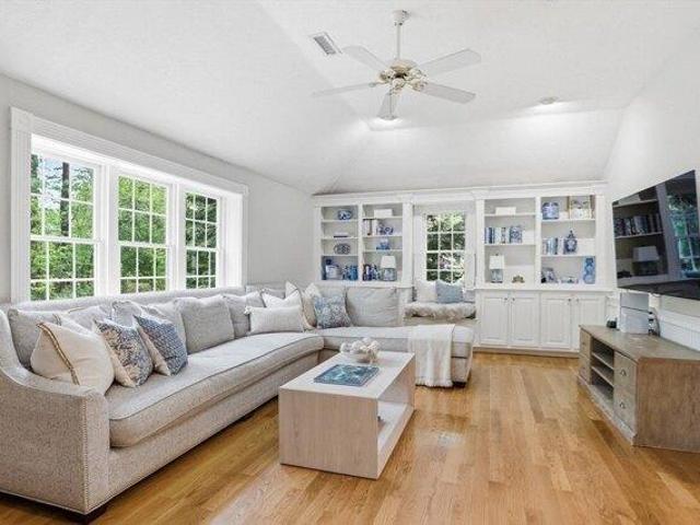 house with 4 bedroom, Concord MA ES105232499