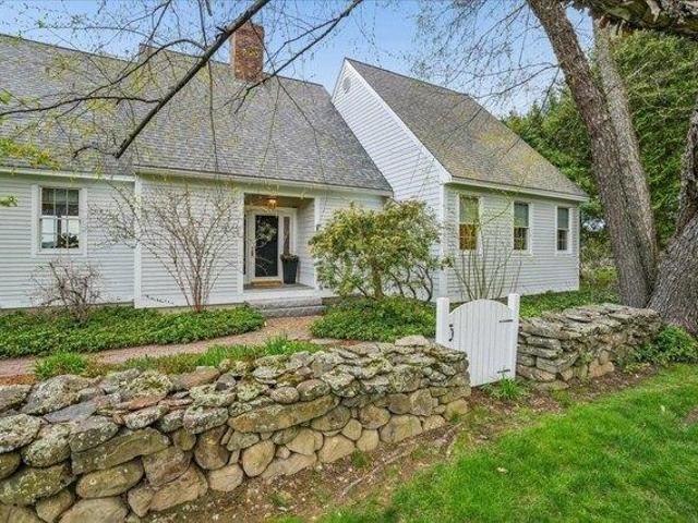 house with 4 bedroom, Concord NH ES103036864