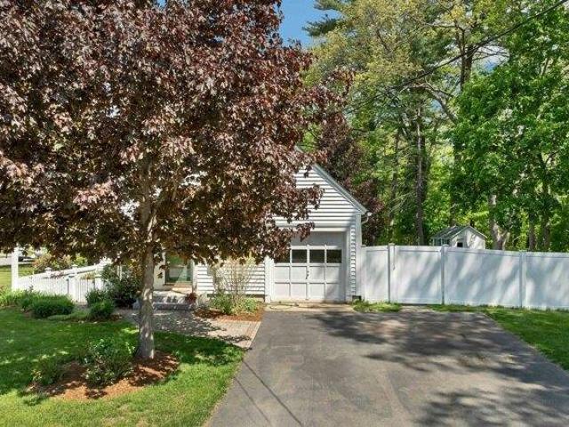 house with 4 bedroom, Concord NH ES103248959