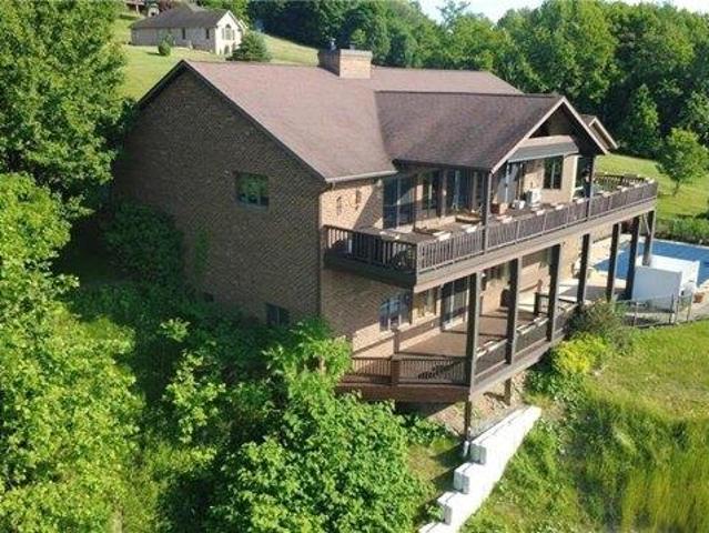 house with 4 bedroom, Connellsville PA ES104904406