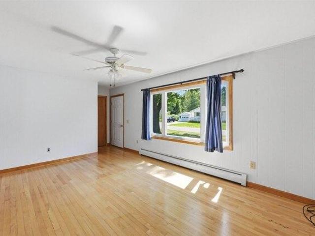 house with 4 bedroom, Colchester VT DS104113764