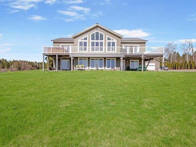 house with 4 bedroom, Colebrook NH DLS102634868