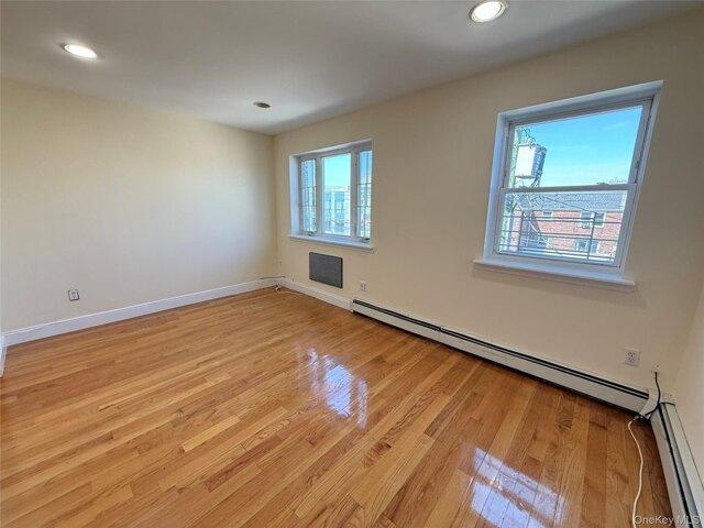 house with 4 bedroom, College Point NY ES104904553
