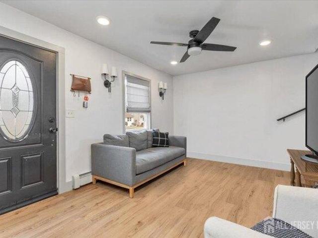 house with 4 bedroom, Colonia NJ DLS101632998