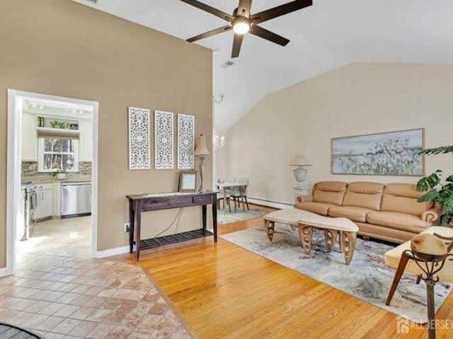 house with 4 bedroom, Colonia NJ DLS101781270