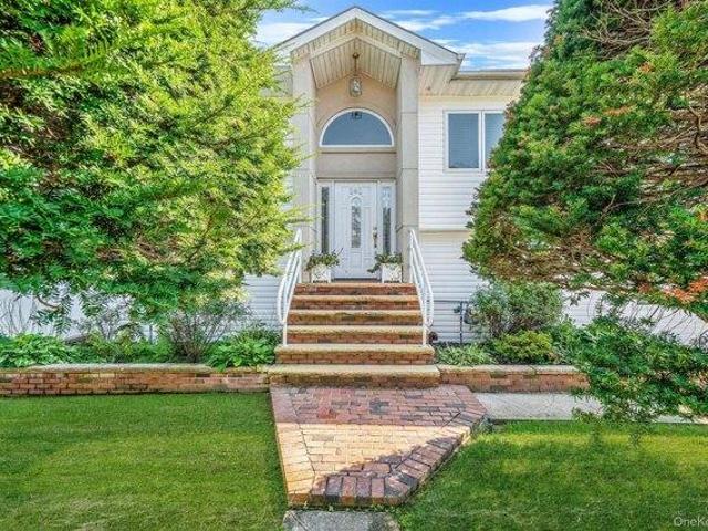 house with 4 bedroom, Copiague NY ES103602757