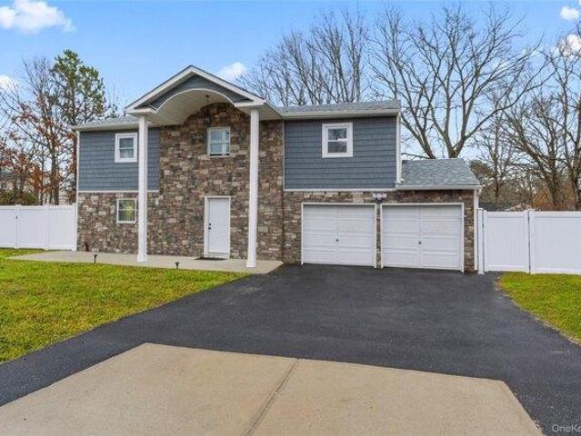 house with 4 bedroom, Coram NY DS103600300