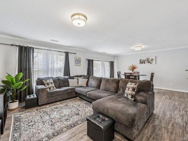 house with 4 bedroom, Coram NY ES103622083