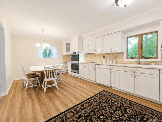 house with 4 bedroom, Coram NY ES103622467