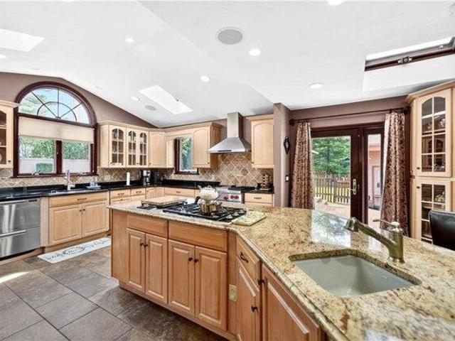 house with 4 bedroom, Coventry RI DS102776356
