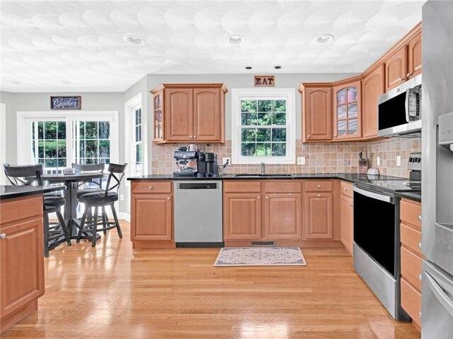 house with 4 bedroom, Coventry RI ES105191715