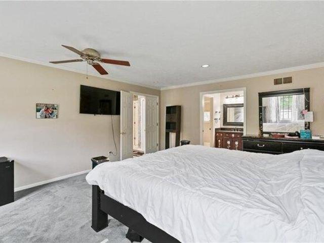 house with 4 bedroom, Clairton PA ES103601358