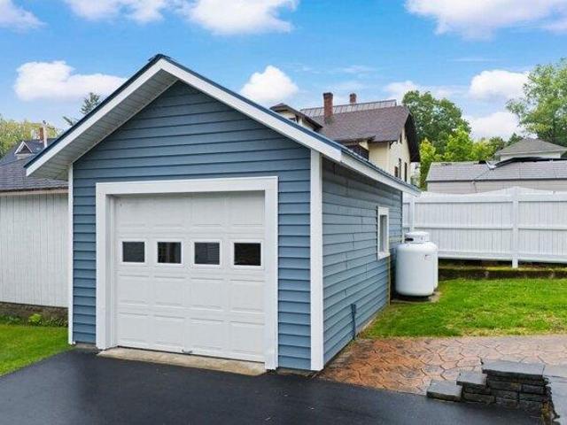 house with 4 bedroom, Claremont NH ES103969467