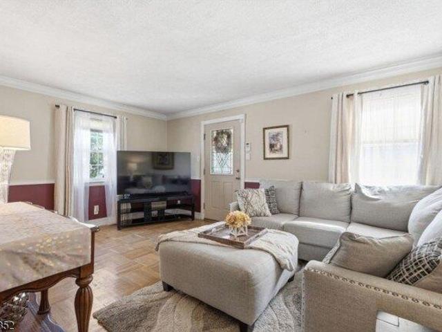 house with 4 bedroom, Clark NJ ES105160766