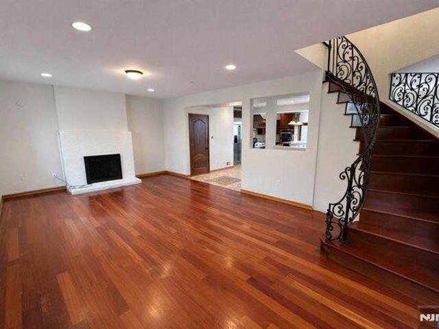 house with 4 bedroom, Cliffside Park NJ DLS102282529