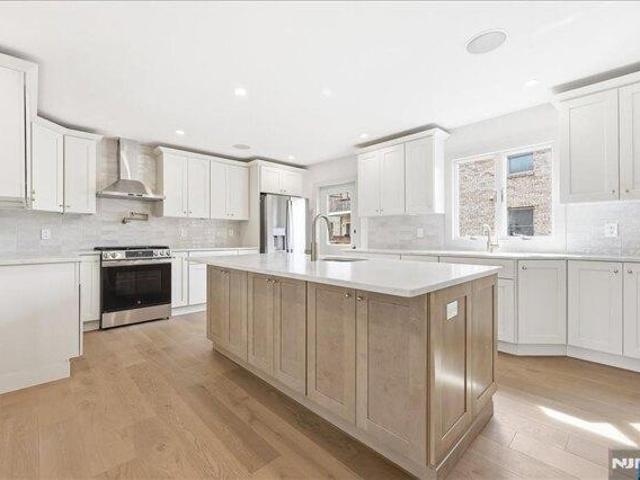 house with 4 bedroom, Cliffside Park NJ DS104149854