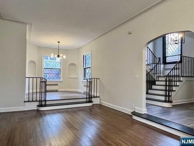 house with 4 bedroom, Cliffside Park NJ ES103438242