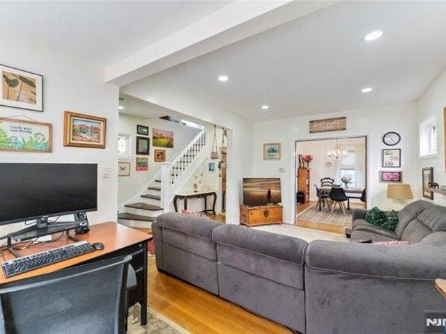 house with 4 bedroom, Cliffside Park NJ ES104113452