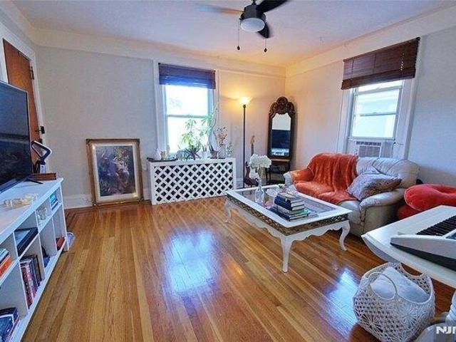 house with 4 bedroom, Cliffside Park NJ ES104113940
