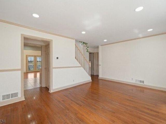 house with 4 bedroom, Clifton NJ DS102727314