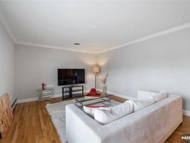 house with 4 bedroom, Clifton NJ DS103163326