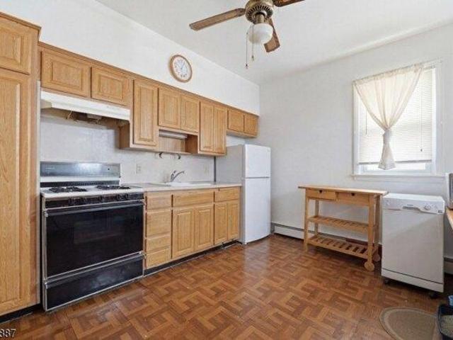 house with 4 bedroom, Clifton NJ ES104264827