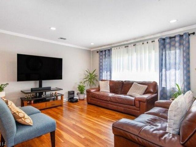 house with 4 bedroom, Clifton NJ ES104265280