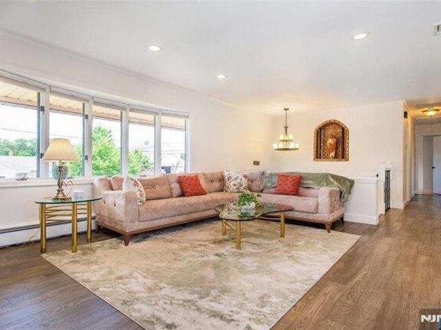 house with 4 bedroom, Clifton NJ ES104265292