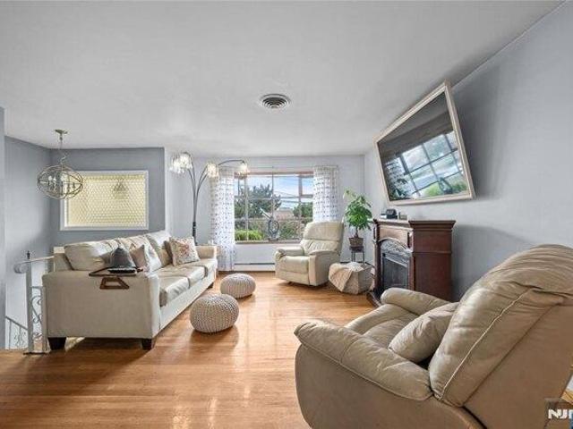 house with 4 bedroom, Clifton NJ ES104478345