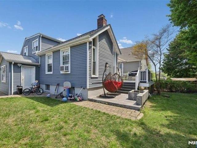 house with 4 bedroom, Clifton NJ ES104759415