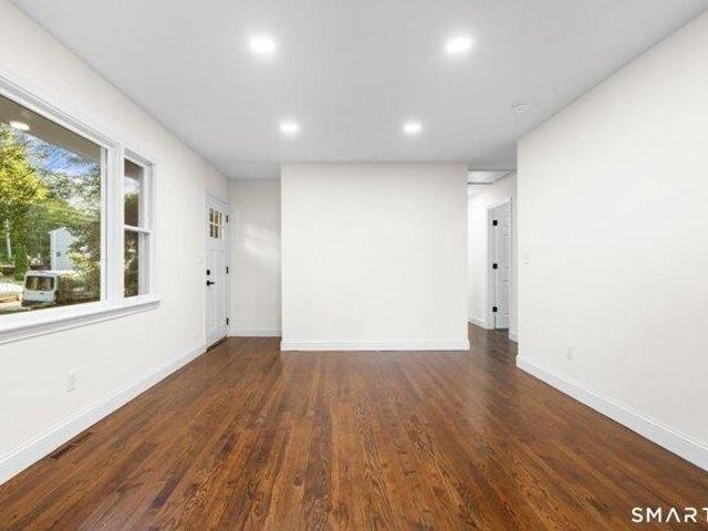 house with 4 bedroom, Clinton CT ES104568994