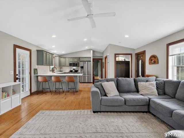 house with 4 bedroom, Clinton CT ES104790598
