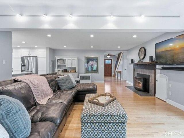 house with 4 bedroom, Cromwell CT ES105202858