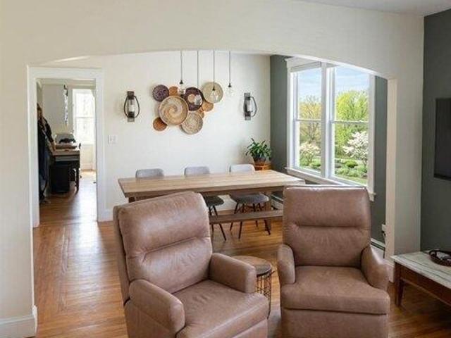 house with 4 bedroom, Cranston RI DLS102670637