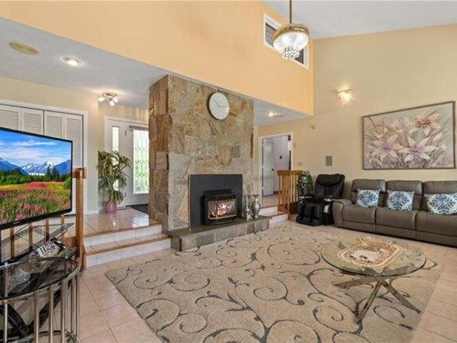 house with 4 bedroom, Cranston RI DLS102342944