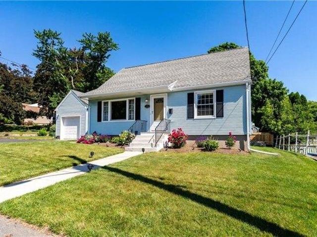 house with 4 bedroom, Cranston RI DLS103033929