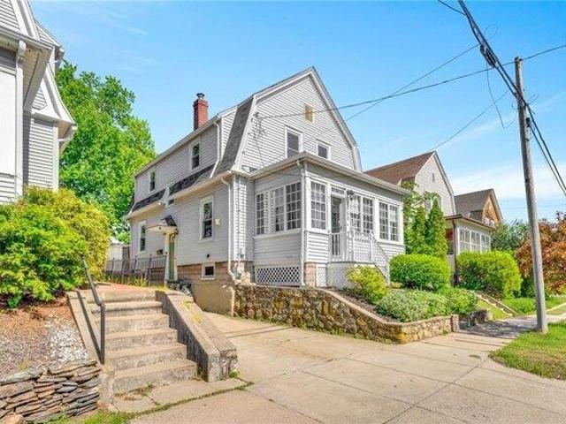 house with 4 bedroom, Cranston RI DLS103036374