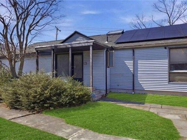 house with 4 bedroom, Cranston RI DS102253908