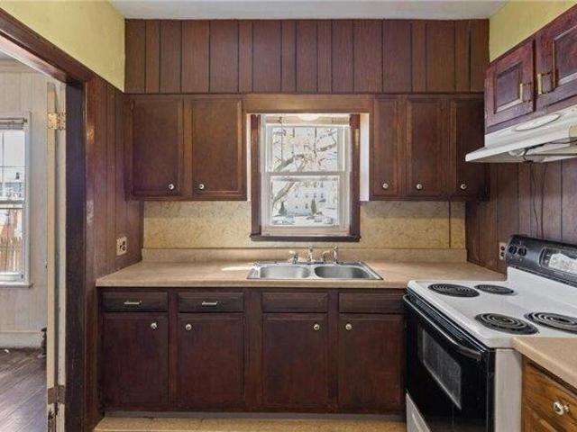 house with 4 bedroom, Cranston RI DS102632481