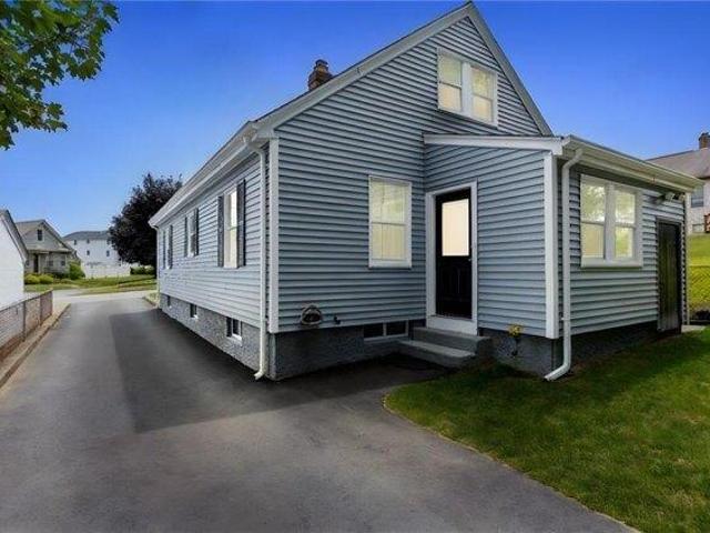 house with 4 bedroom, Cranston RI DS102635104