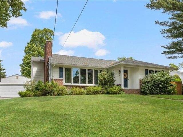 house with 4 bedroom, Cranston RI DS102823160