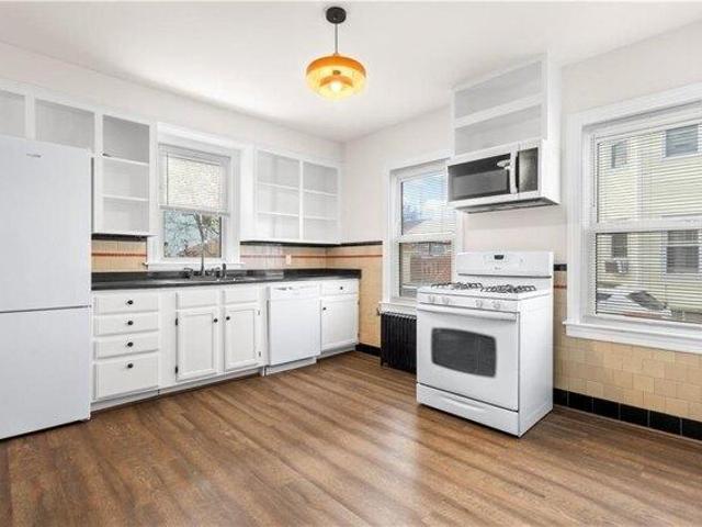 house with 4 bedroom, Cranston RI DS103072597