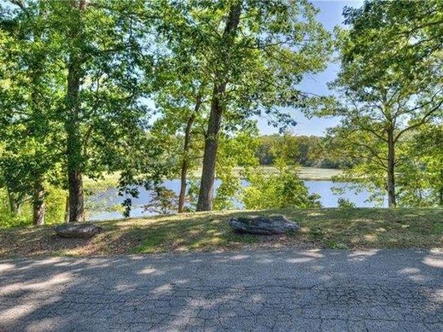 house with 4 bedroom, Cranston RI ES103075000