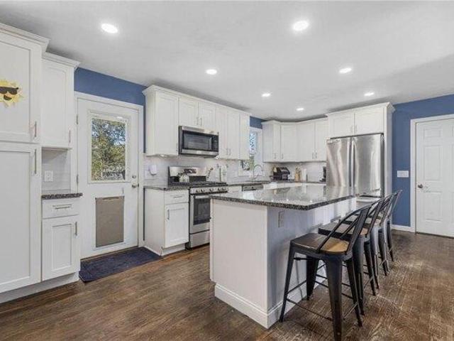house with 4 bedroom, Cranston RI ES103101927
