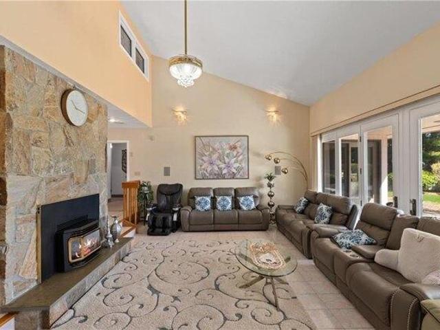 house with 4 bedroom, Cranston RI ES104008020