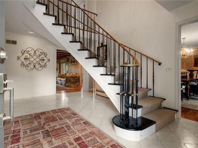 house with 4 bedroom, Cranston RI ES104113735