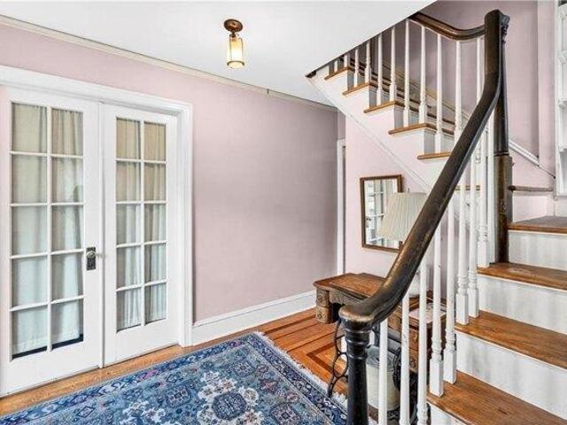 house with 4 bedroom, Cranston RI ES104114732