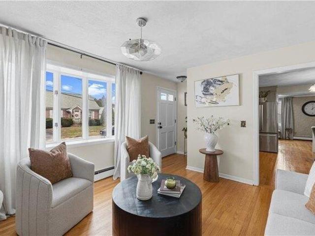 house with 4 bedroom, Cranston RI ES104331464